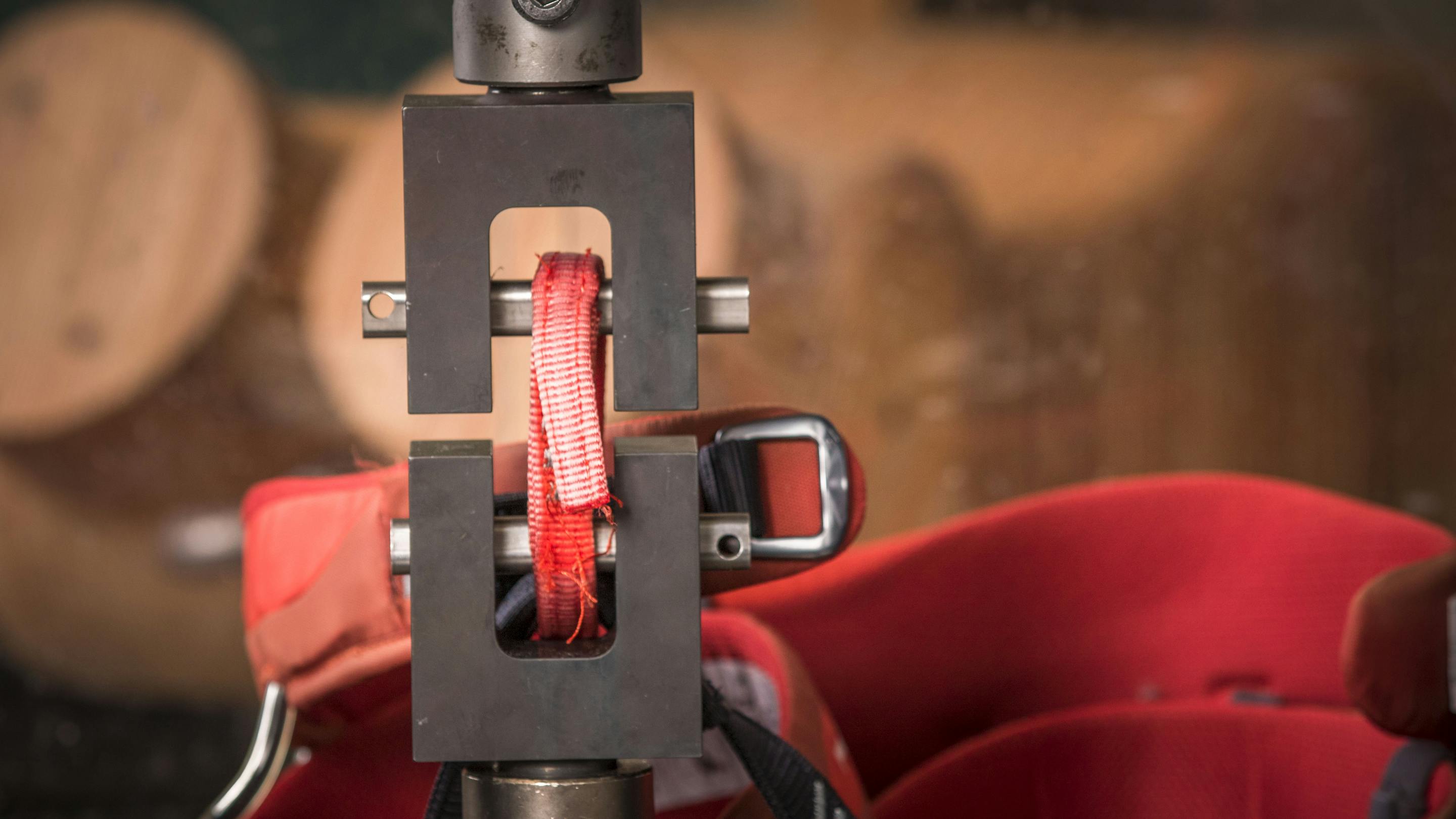 QC LAB: WORN BELAY LOOPS AND RETIRING A HARNESS – Black Diamond Europe